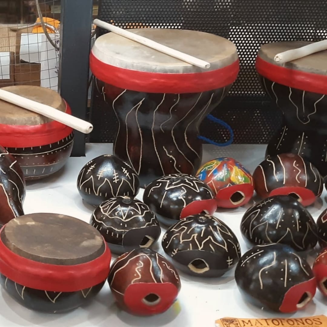 Mates, lonja/ Matófonos/ Axe/ Tambor/ Bata/ - Mercado de los artesanos